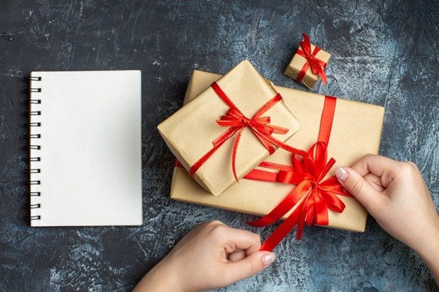 How to Give an Inspirational Gift? | The Inspiring Journal